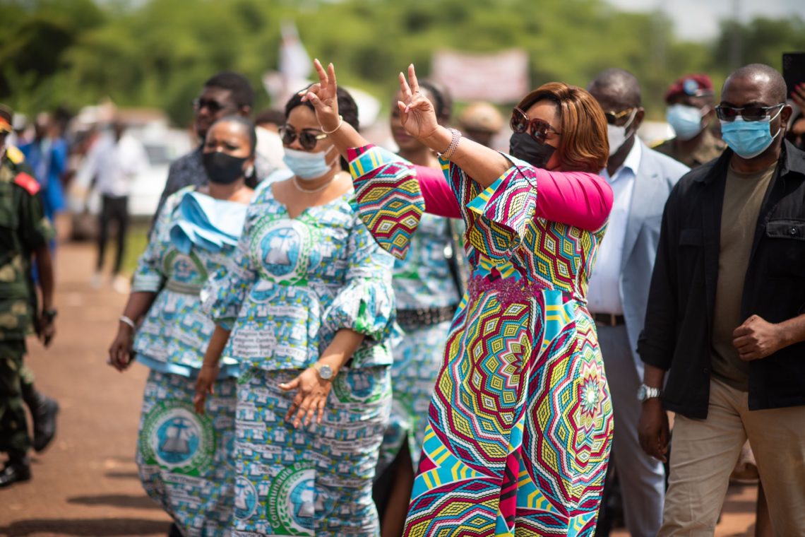 Bas-Uele : Denise Nyakeru Tshisekedi assiste l'hôpital général de ...