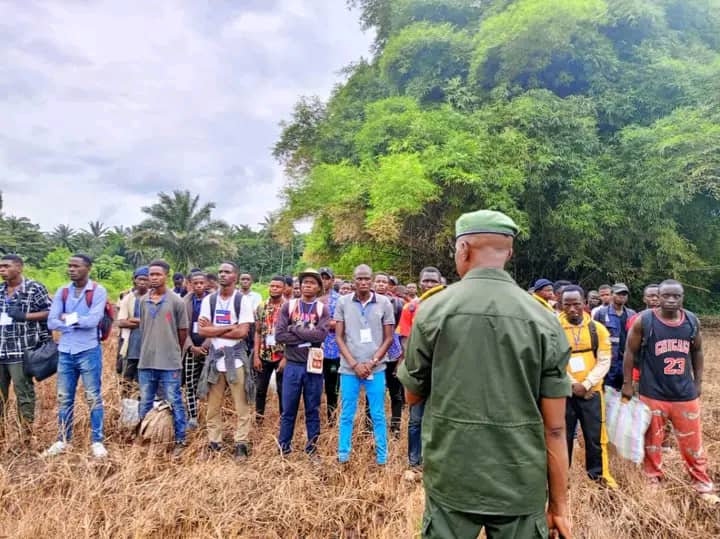 Esu-Tshopo : le ministre Muhindo Nzangi lance la formation ...