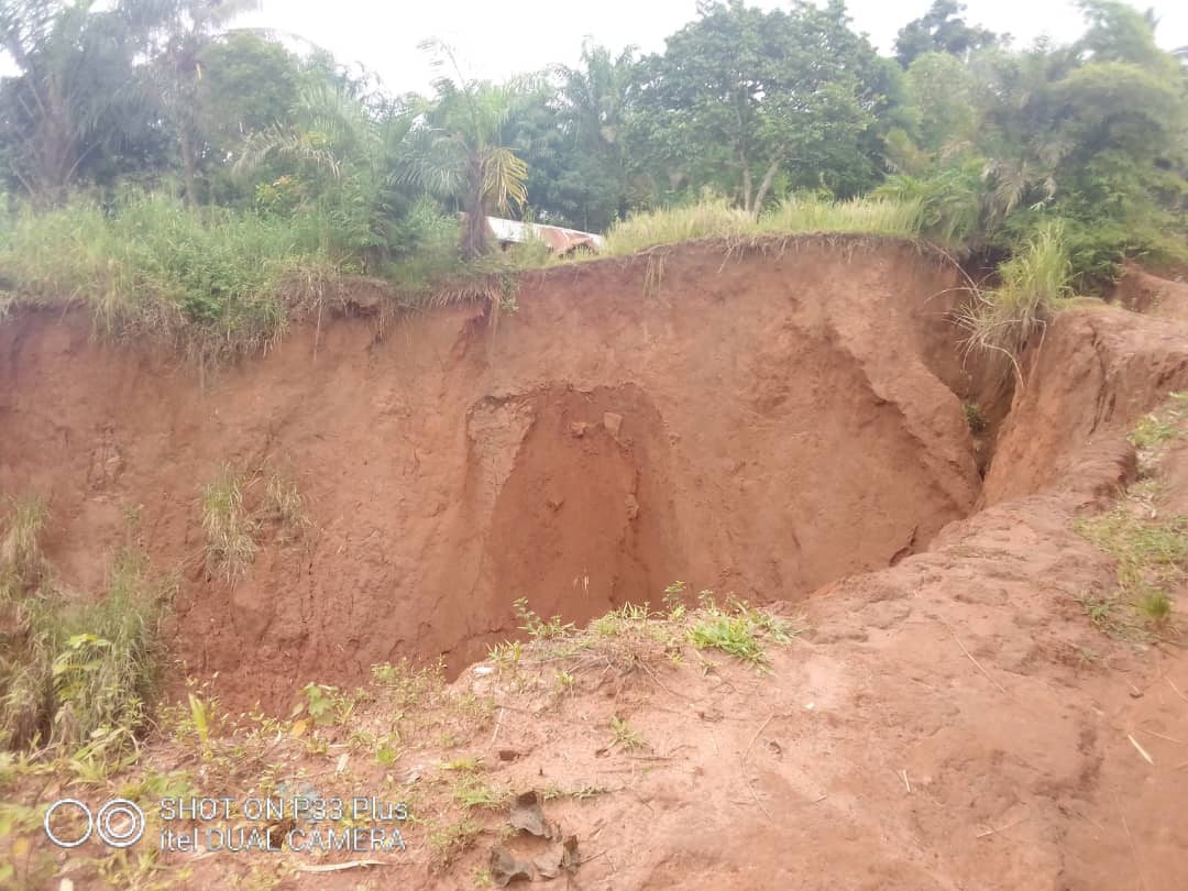 Kwilu : un grand ravin menace la route Kikwit - Feshi - MediaCongo Press