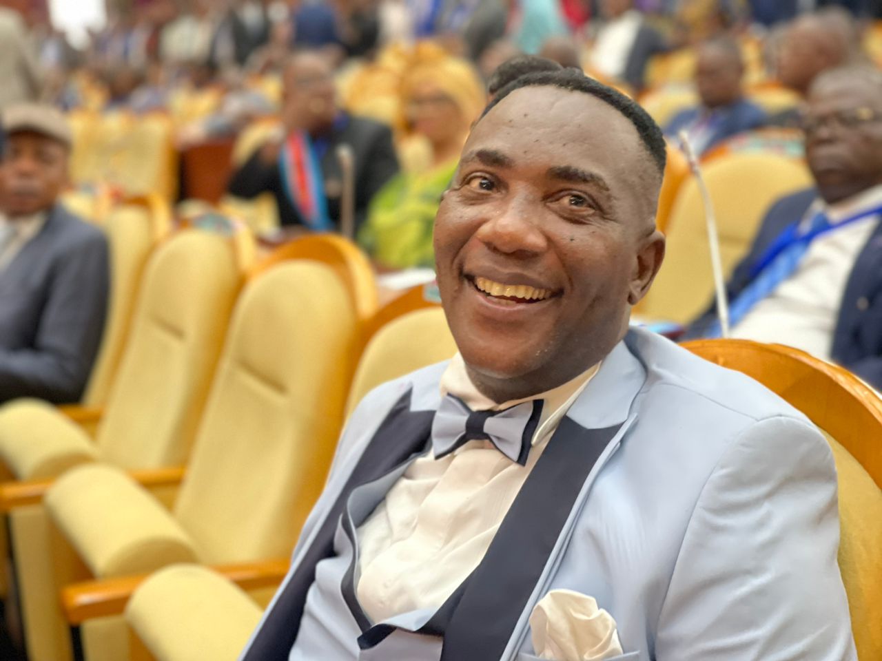 Assemblée nationale : selon Godé Mpoyi, le salaire d'un député ne ...