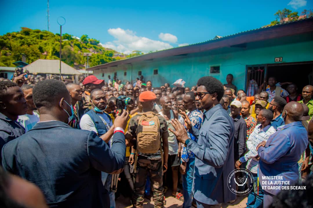 Prison centrale de Kalemie : Constant Mutamba a remis plus de 300 mousses aux détenus ...