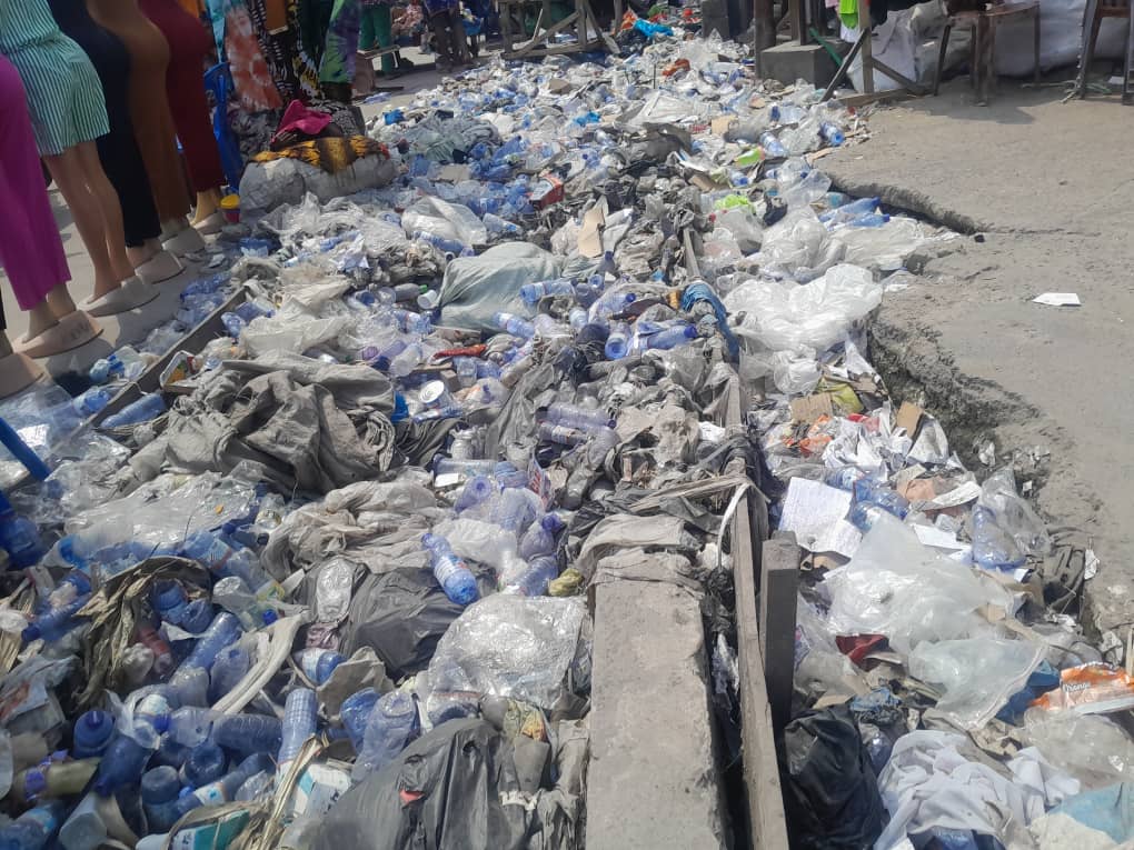 Kinshasa / Grand Marché : les caniveaux de l’avenue Kasa-Vubu ...