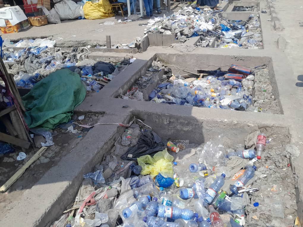 Kinshasa / Grand Marché : les caniveaux de l’avenue Kasa-Vubu ...