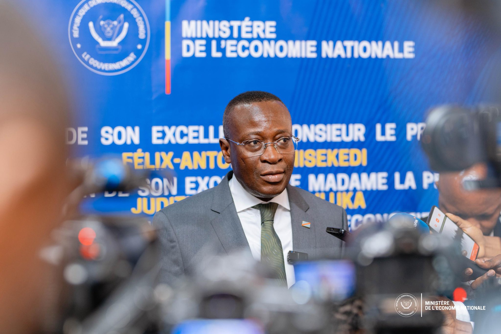 Prix du litre à la pompe : Daniel Mukoko Samba annonce une nouvelle ...