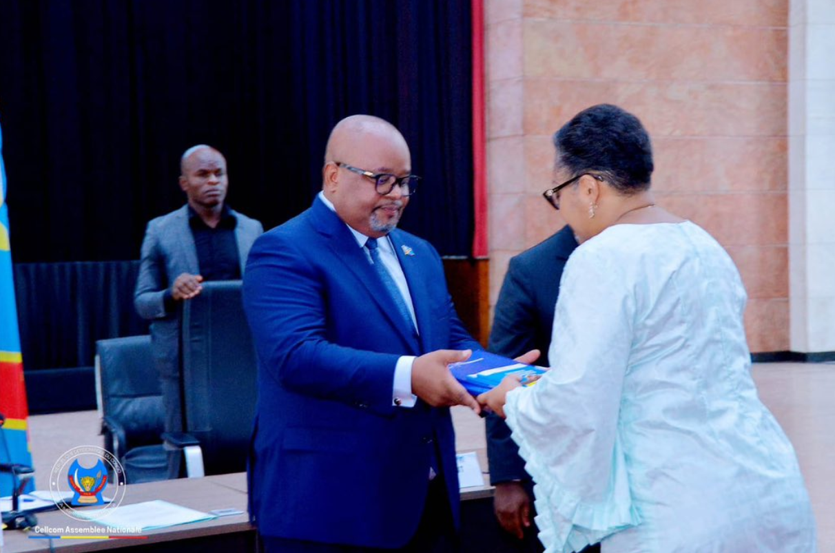 Parlement : Judith Suminwa a déposé les projets de loi de ratification ...
